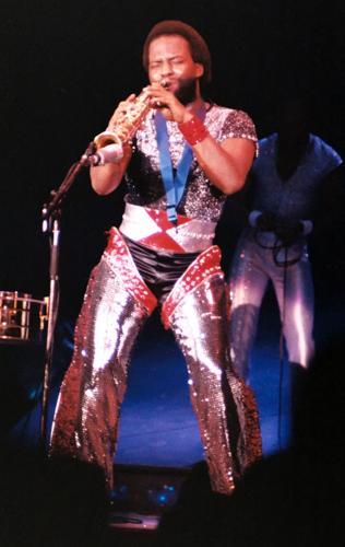 Earth, Wind & Fire saxophonist Andrew Woolfolk dies at 71 ...