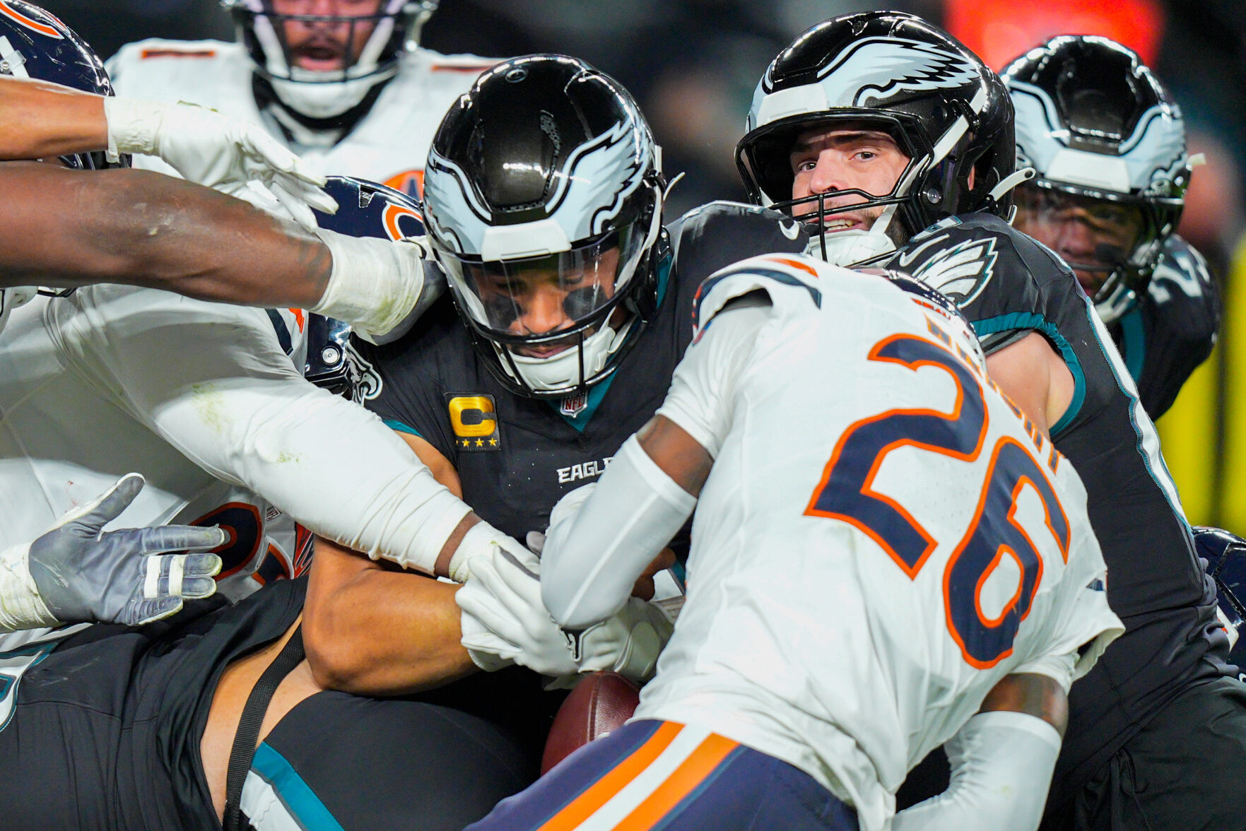 Bears' dominant rushing attack leads to win, 24-15 over reeling Eagles ...
