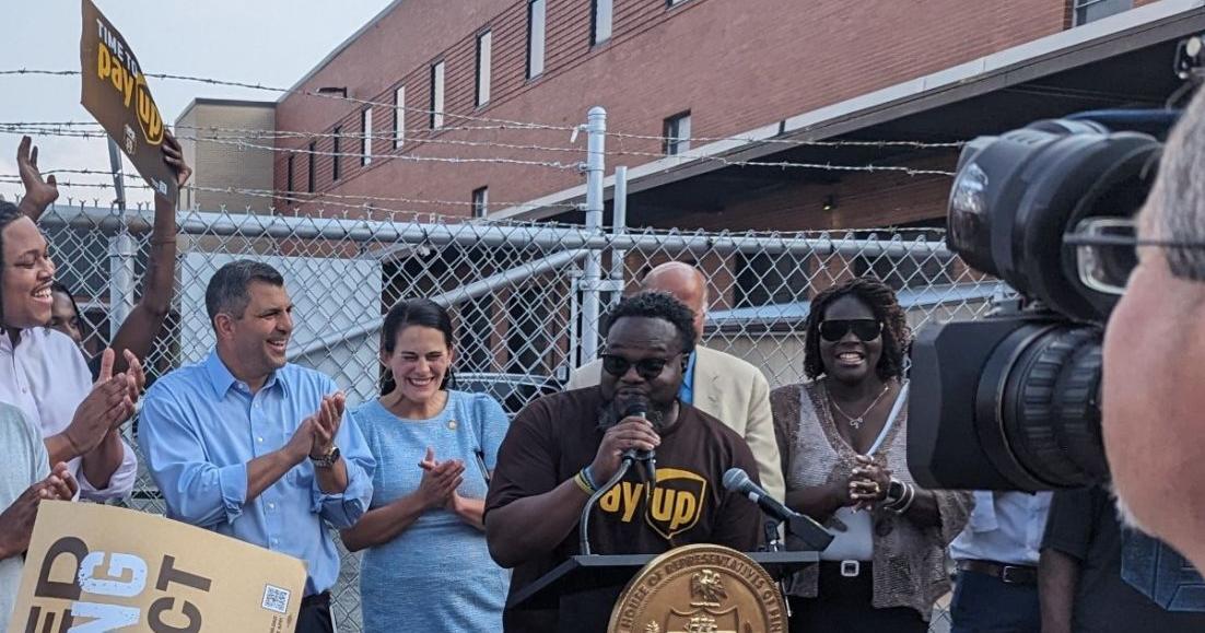 Political pressure brings UPS back to bargaining table with Teamsters ...