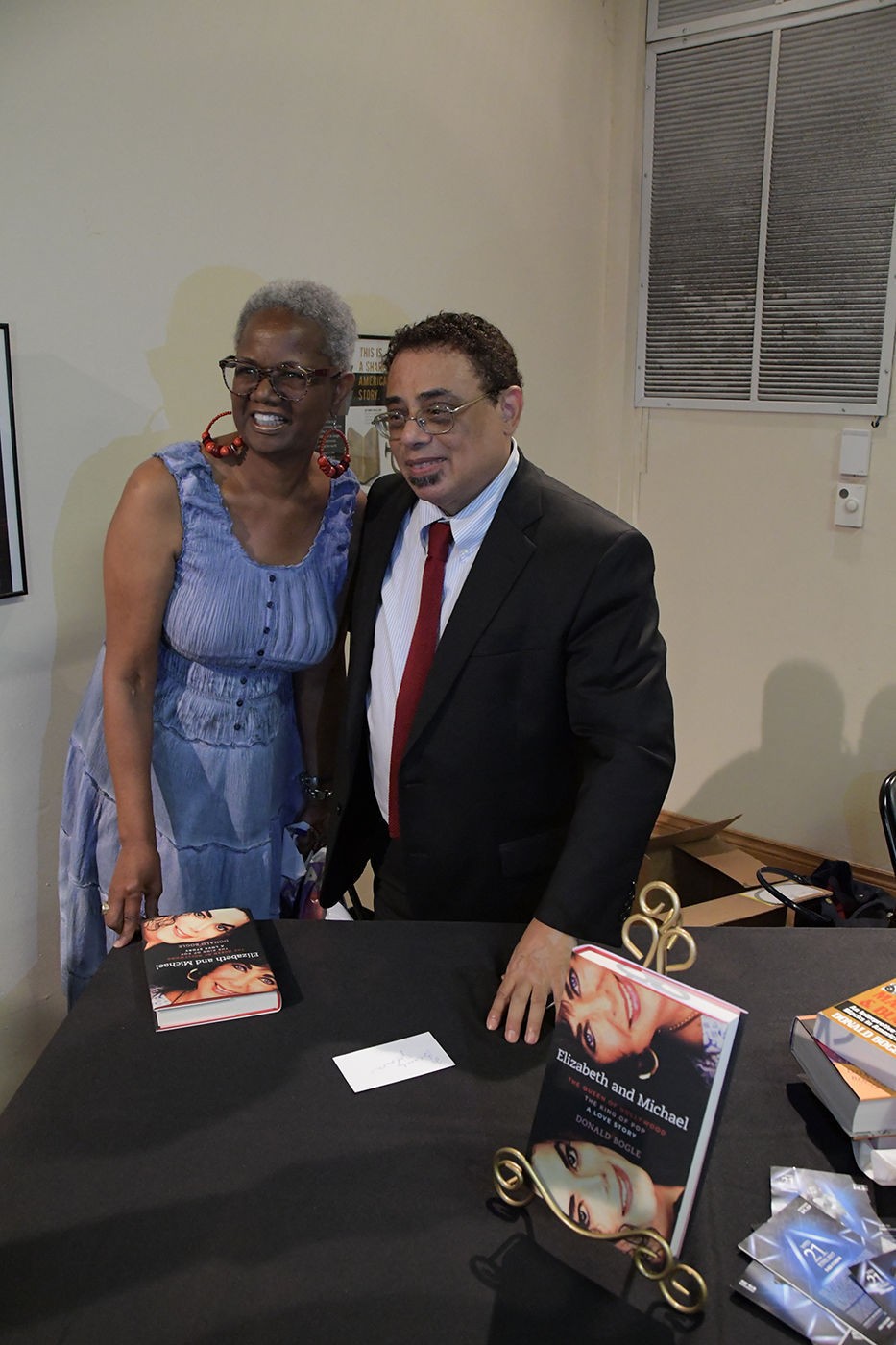 Glamorous book signing | Lifestyle | phillytrib.com