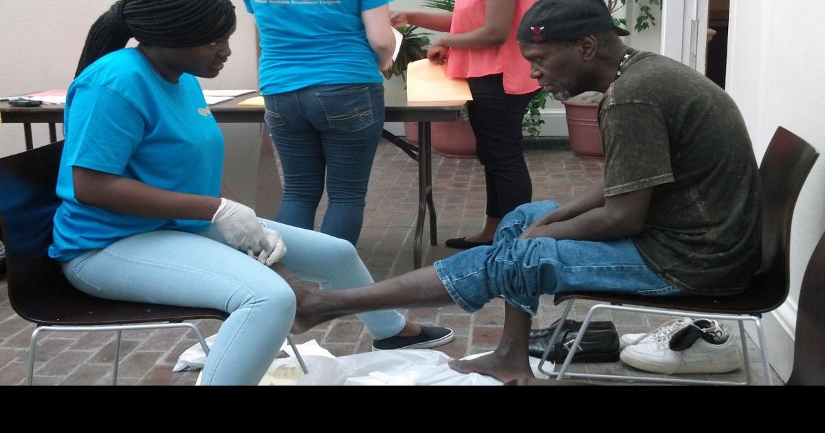 Undergraduate medical students treat homeless people's feet ...