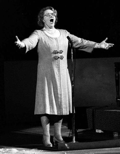 Flyers remove statue of late singer Kate Smith | Sports | phillytrib.com