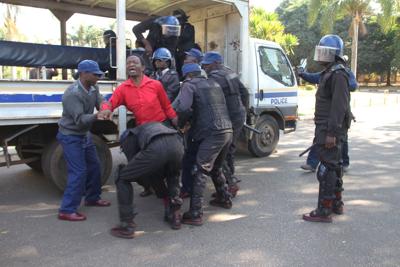 Lively video captures Zimbabwe police shutting down protest ...