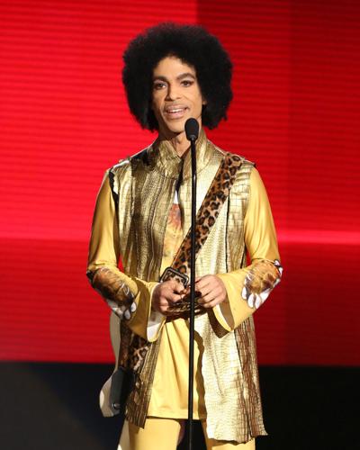 The Weeknd takes home two trophies, Dion pays tribute to Paris victims ...