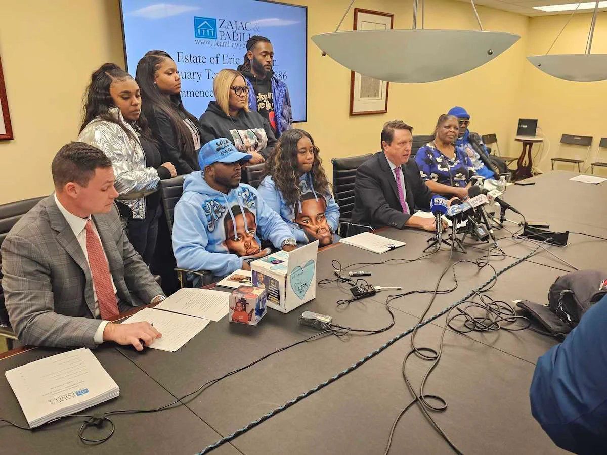 Philly man who fatally stabbed Macy's security guard pleads guilty to murder | Local News ...