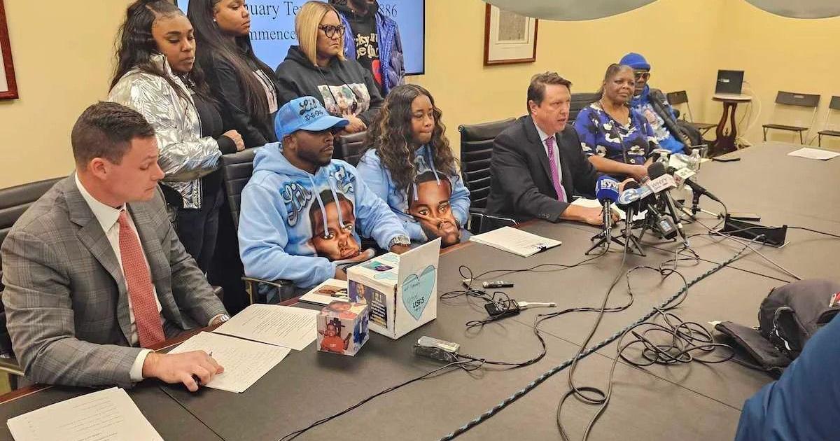 Philly man who fatally stabbed Macy's security guard pleads guilty to ...