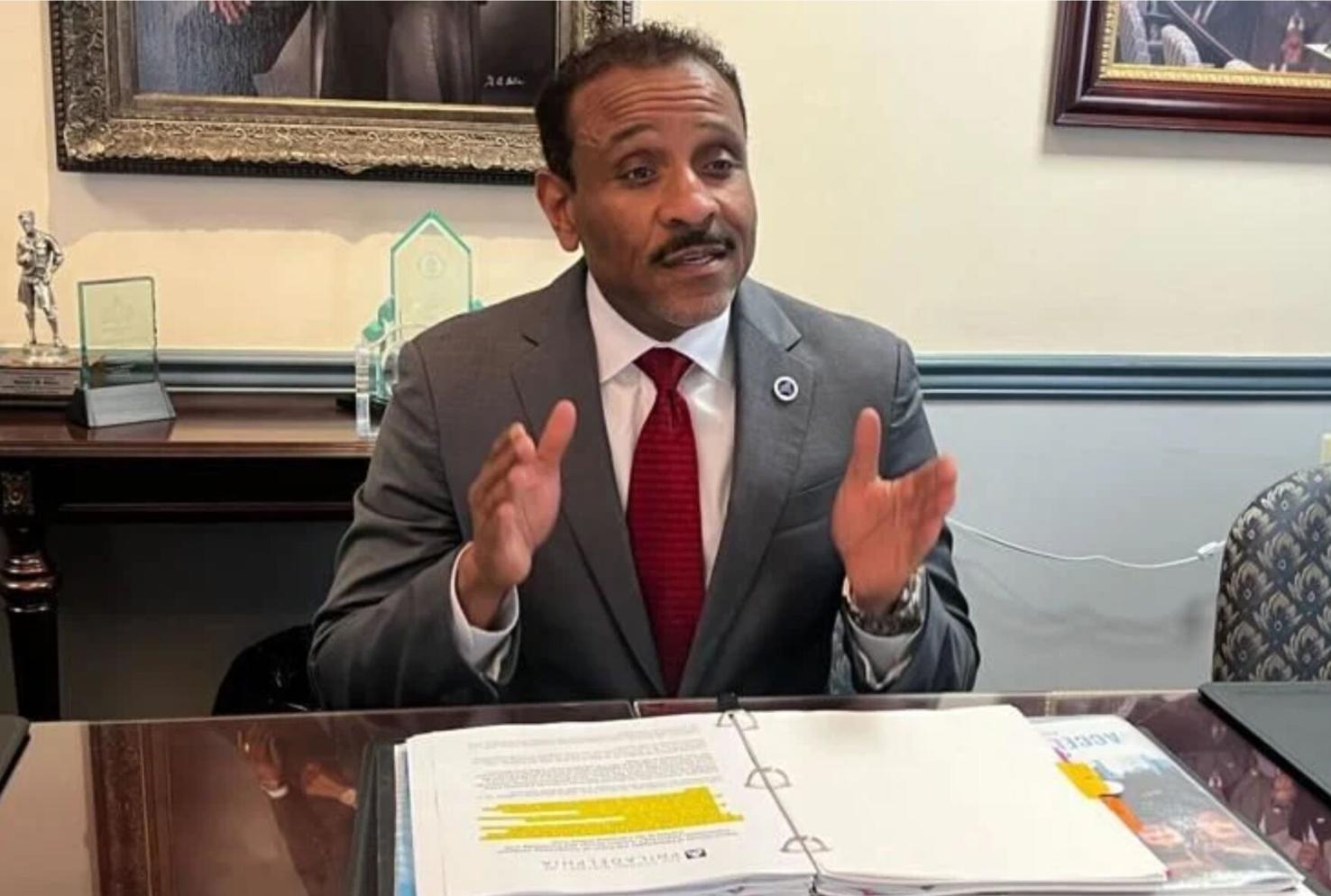 Philadelphia school board extends superintendent's contract through ...