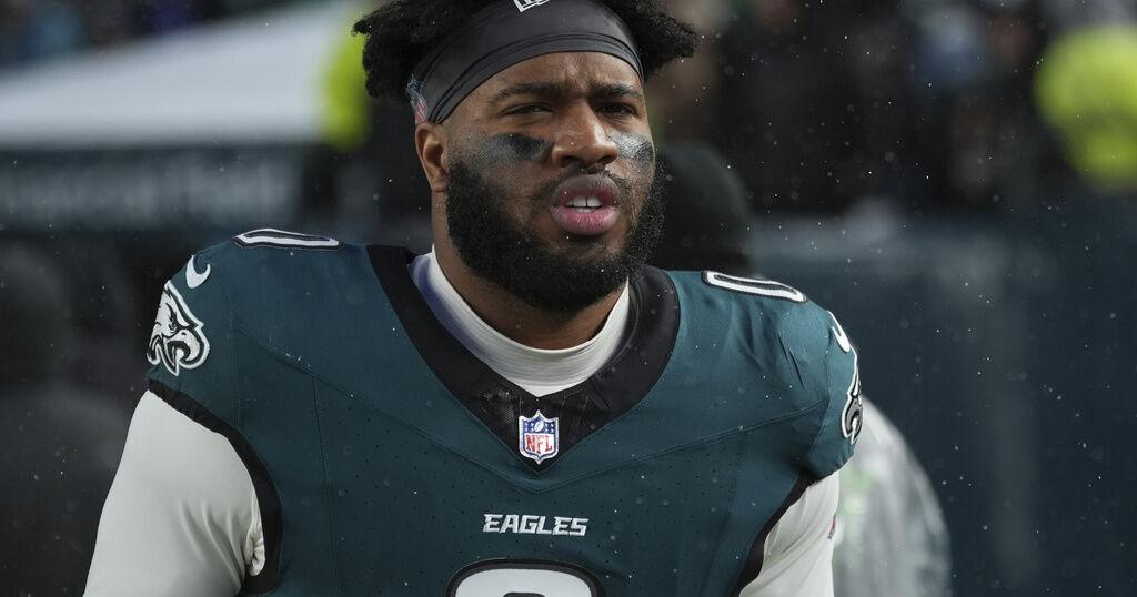 The 49ers complete trade to acquire edge rusher Bryce Huff from the Eagles for a mid-round pick ...