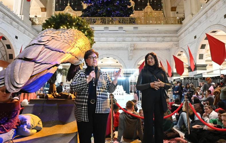 Light show and holiday traditions return to Wanamaker Building | Local ...