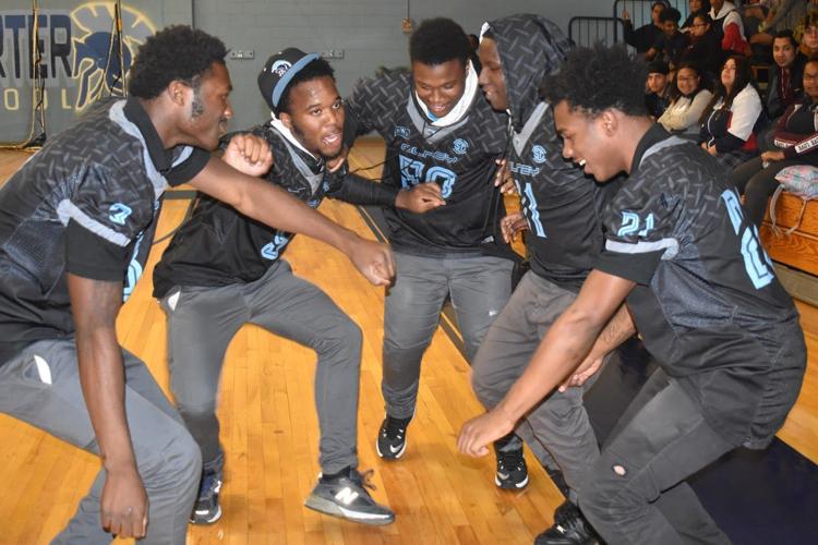 Eagles' Rodney McLeod promotes health, wellness to Olney students ...