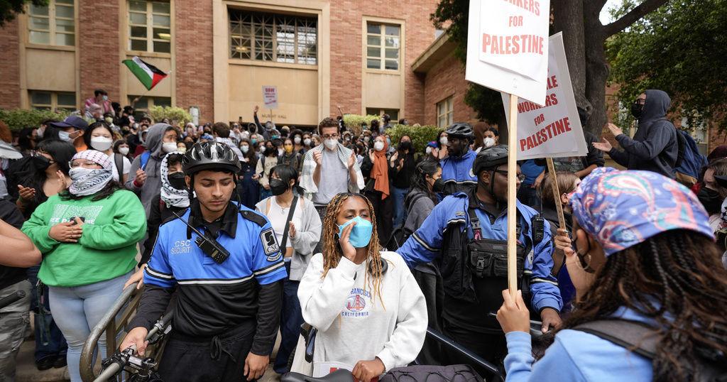 Calls for divestment from apartheid South Africa gave today’s pro ...