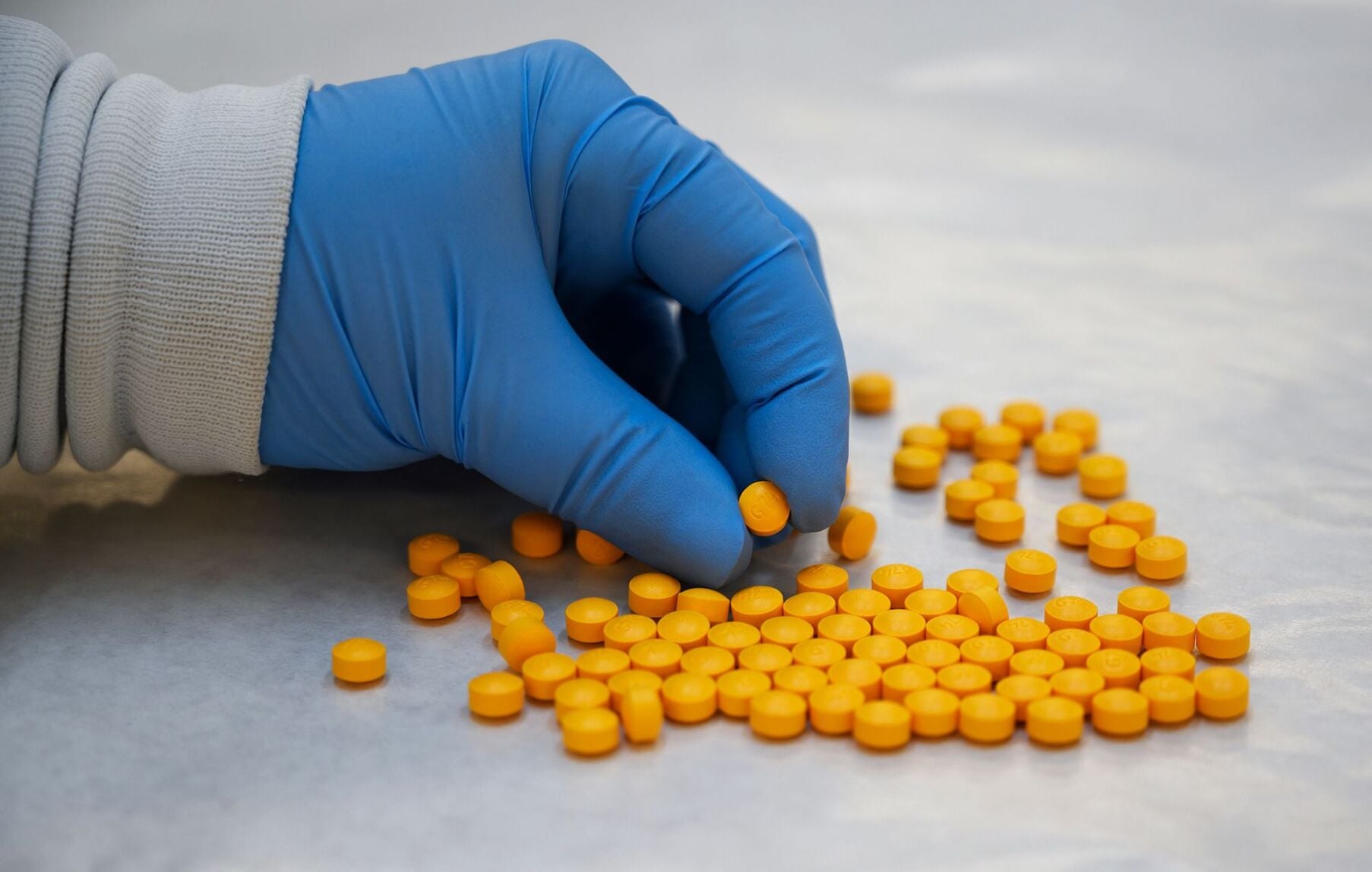 Why are synthetic opioids so dangerous? An ER doc explains | Health ...