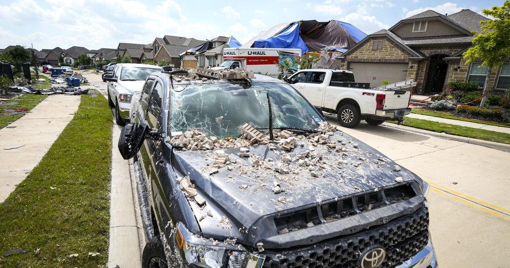 Storms damage homes in Oklahoma and Kansas. But in Houston, most power is restored ...