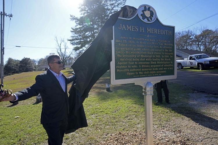 Civil rights icon James Meredith is honored in his Mississippi hometown ...