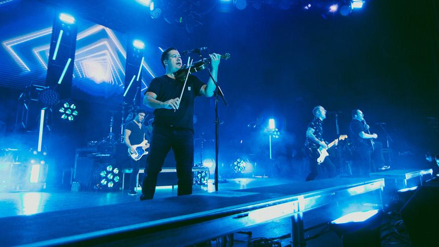 Review: Yellowcard with Mayday Parade, Anberlin and This Wild Life at ...