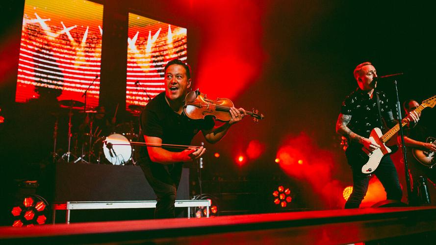 Review: Yellowcard with Mayday Parade, Anberlin and This Wild Life at ...