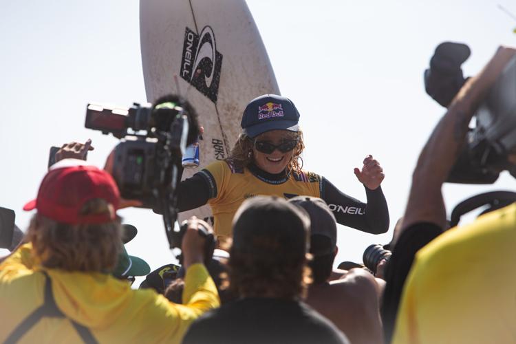Caity Simmers, John John Florence Win World Titles in WSL Finals at ...