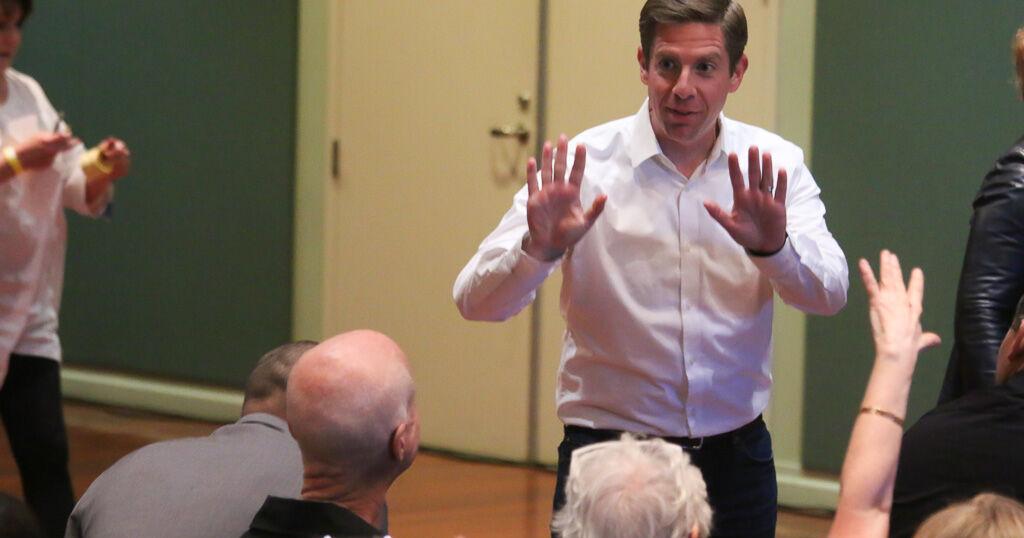 Congressman Levin Holds First OC Town Hall Meeting | | picketfencemedia.com