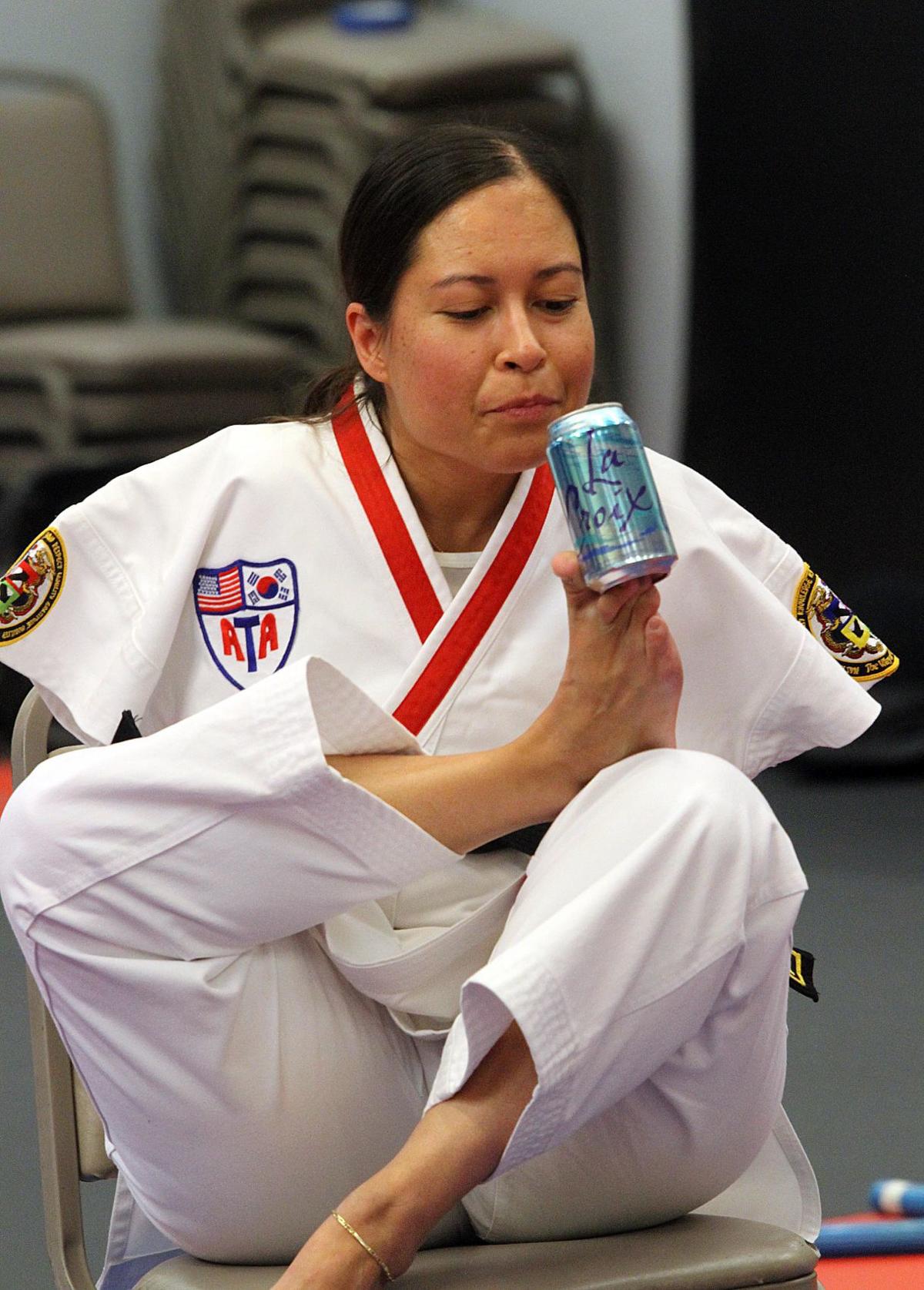 Facing fear: Armless martial artist Cox inspires across globe | Sports ...