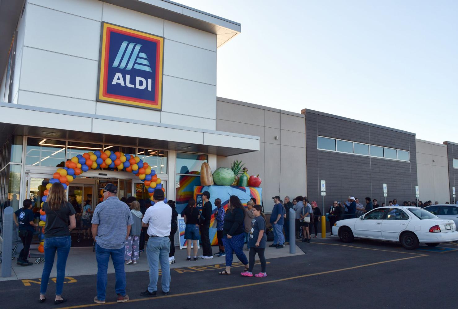 Large crowd greets new CG Aldi store | Casa Grande Dispatch ...