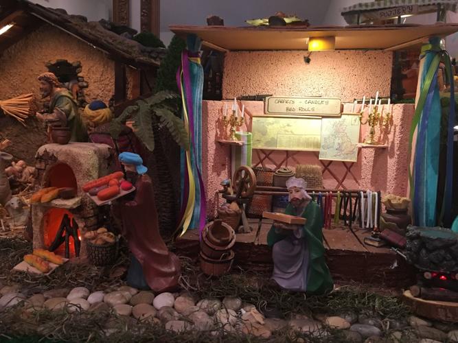 CG couple updates annual mini display to share love of season | Area ...