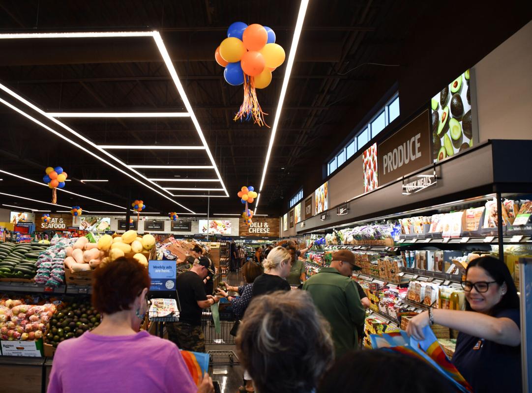 Large crowd greets new CG Aldi store | Casa Grande Dispatch ...