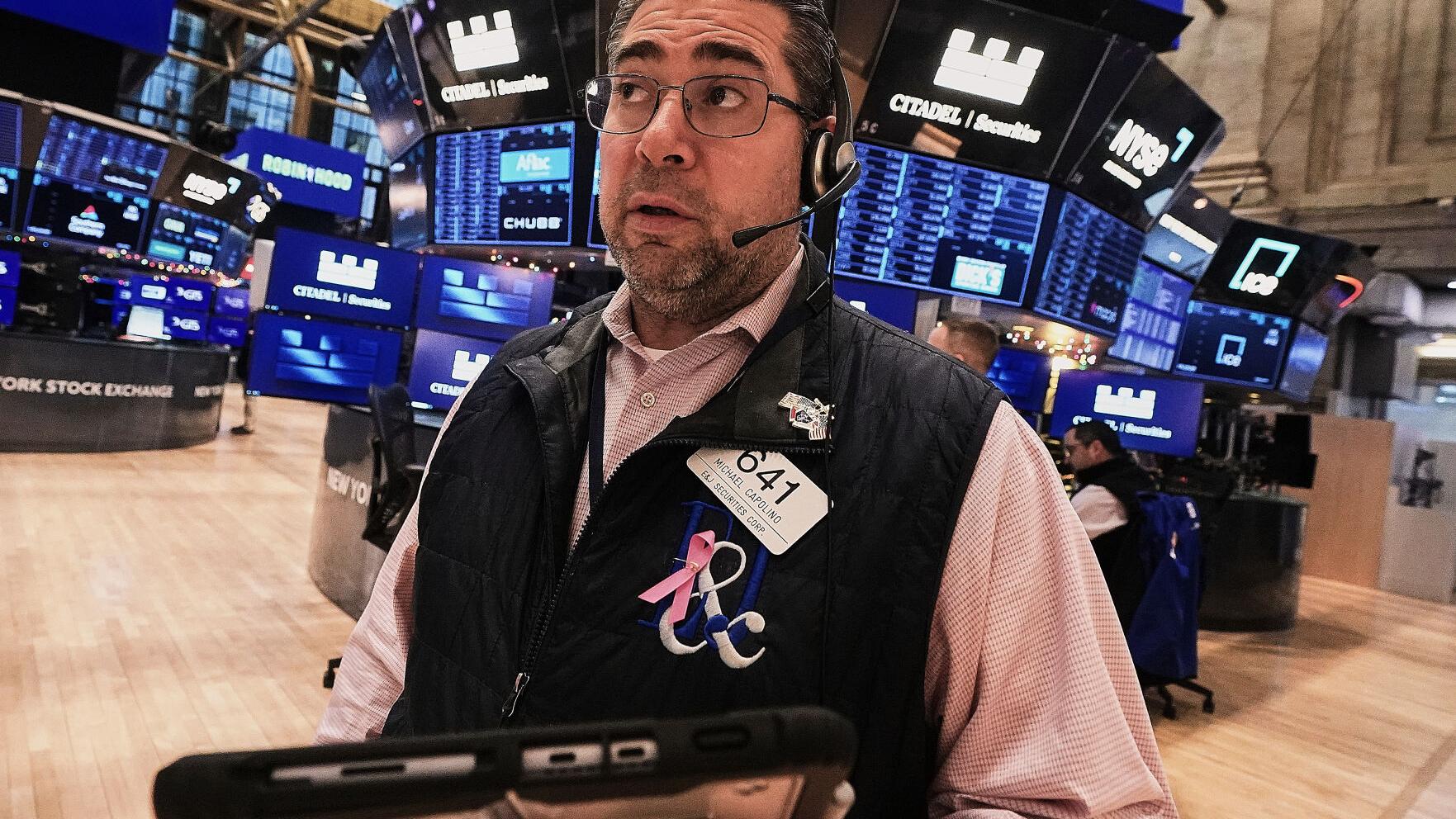 Early gains mostly fade as Wall Street wobbles into 2026 | Business ...