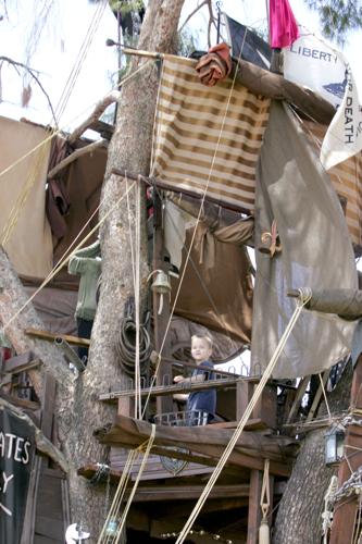 Pirate ship treehouse | Featured | pinalcentral.com