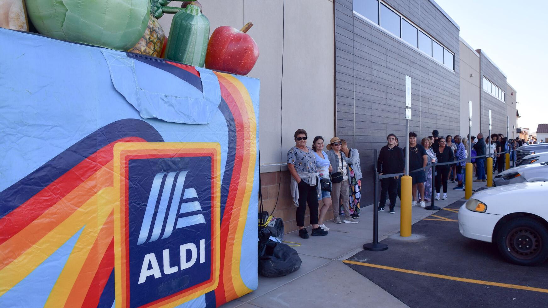 Large crowd greets new CG Aldi store | Casa Grande Dispatch ...