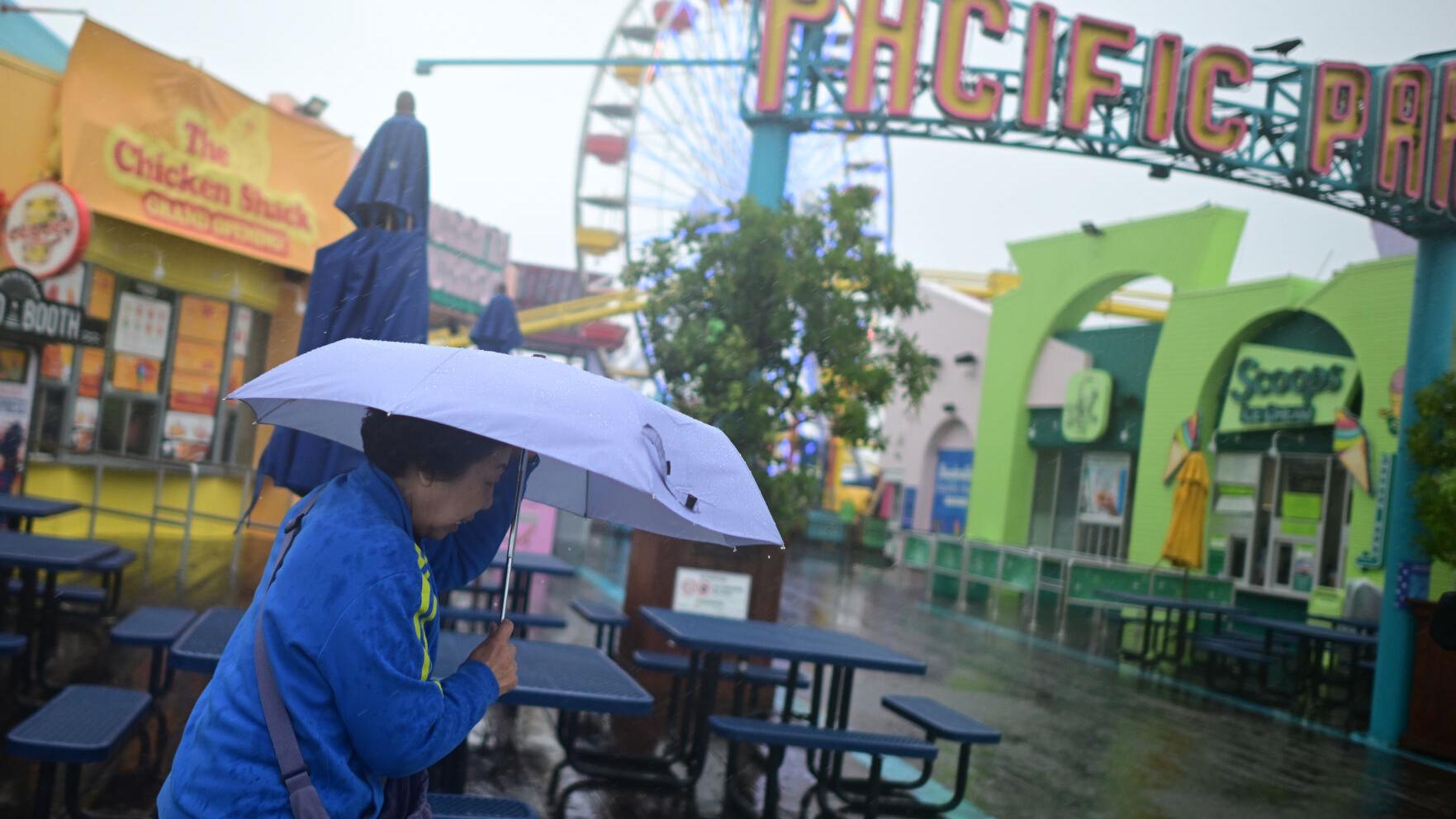 Powerful holiday storm lashes Southern California and brings flash ...