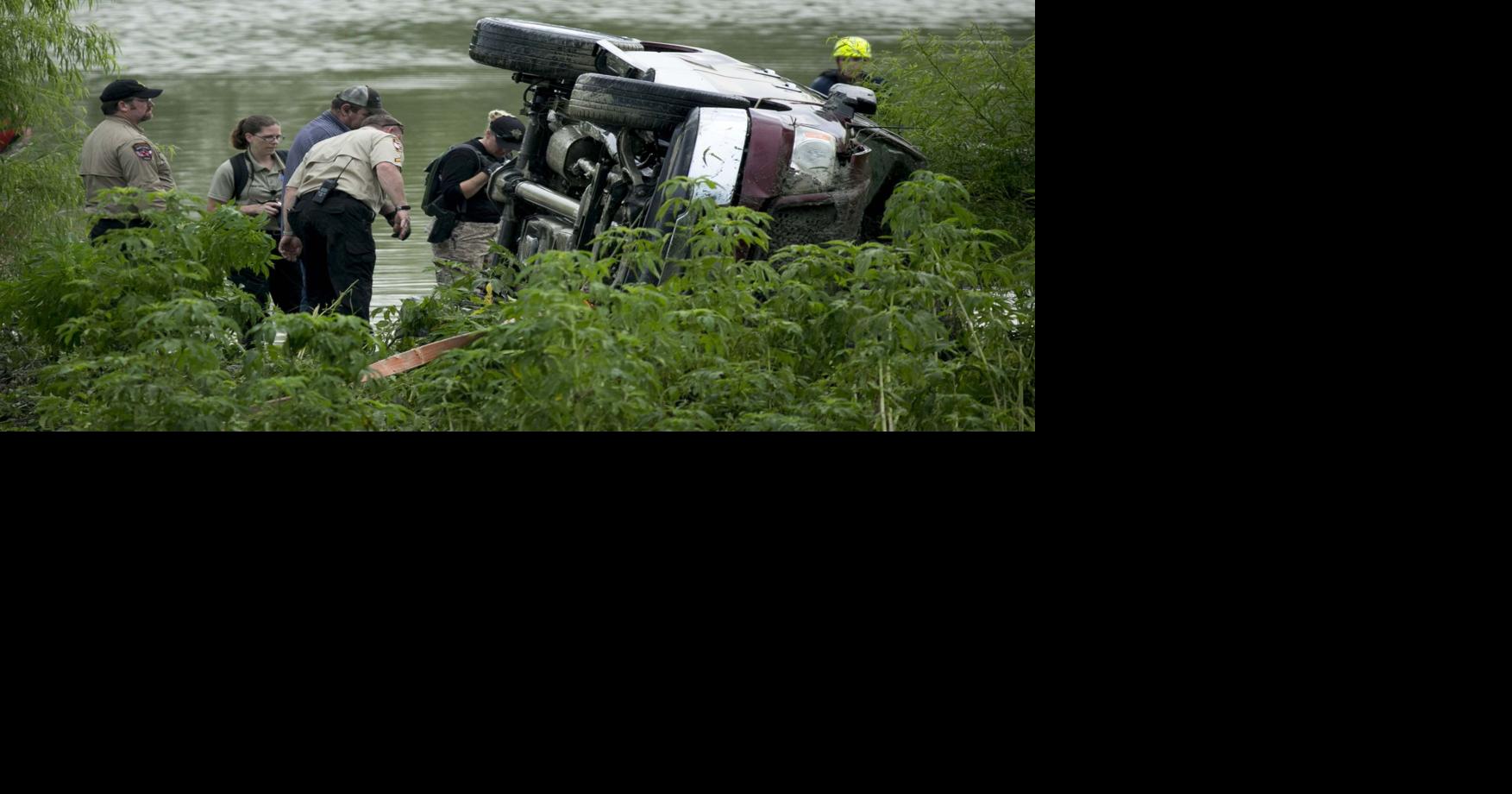 Swollen river feeds flooding in Texas | National News | pinalcentral.com