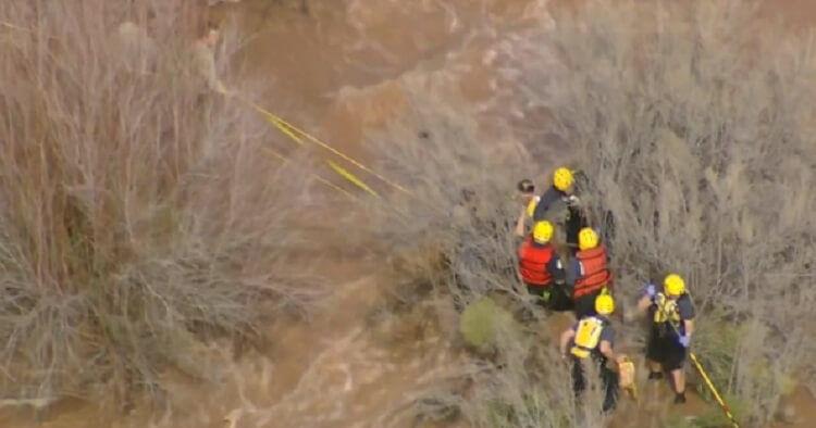 DPS releases video of helicopter rescue of 2 from flooded Pinal wash ...