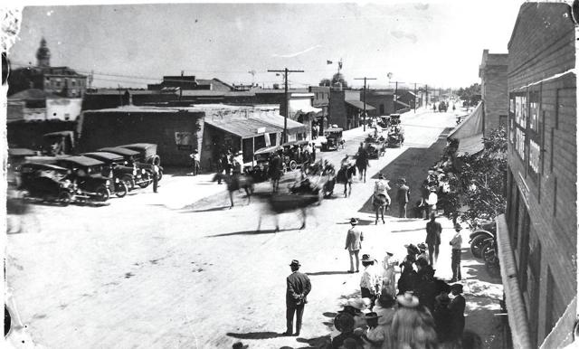 Historic walking tour of downtown Florence highlights architecture ...