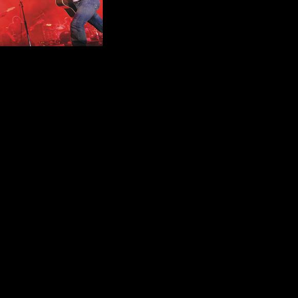 Bentley, Shelton to return to Country Thunder | Entertainment ...