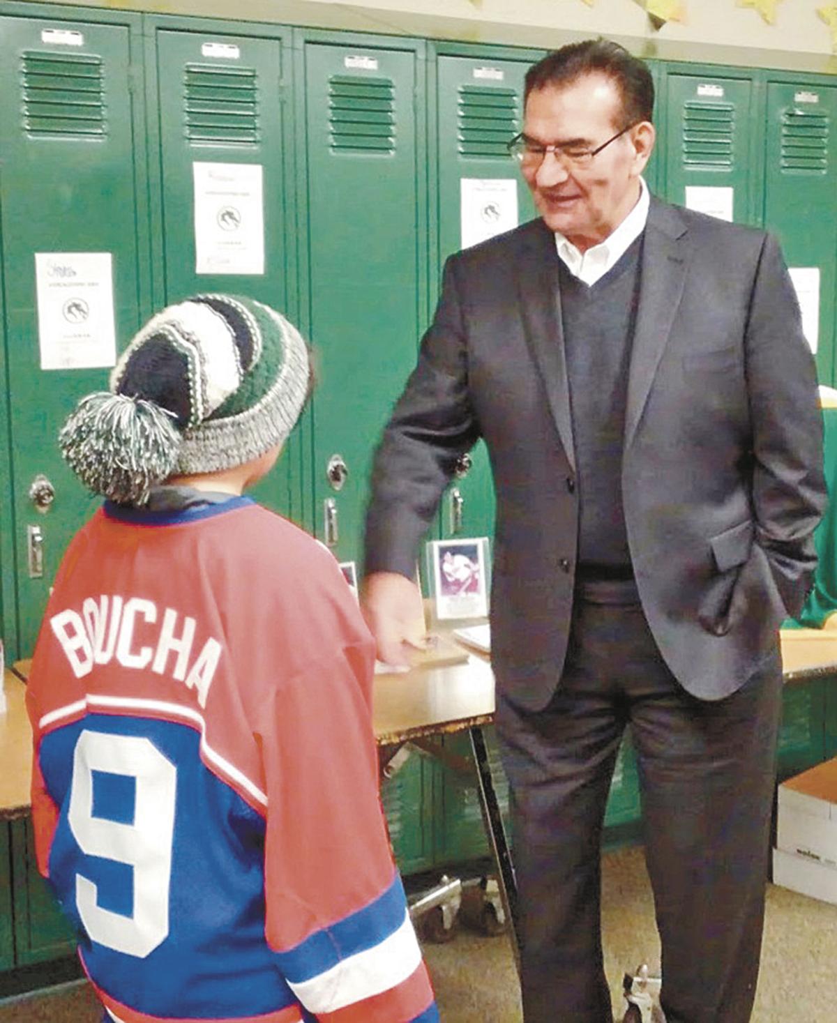 Hockey legend Henry Boucha visits Pine City | News | pinecountynews.com