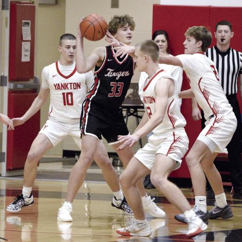 Tanagers Escape Bucks 49-47 | Sports | plaintalk.net