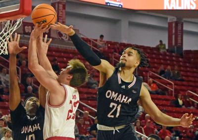 Mavericks Humble Coyotes 67-51 | Sports | plaintalk.net