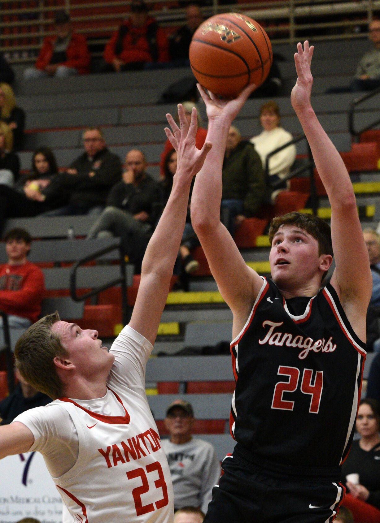 Tanagers Escape Bucks 49-47 | Sports | plaintalk.net