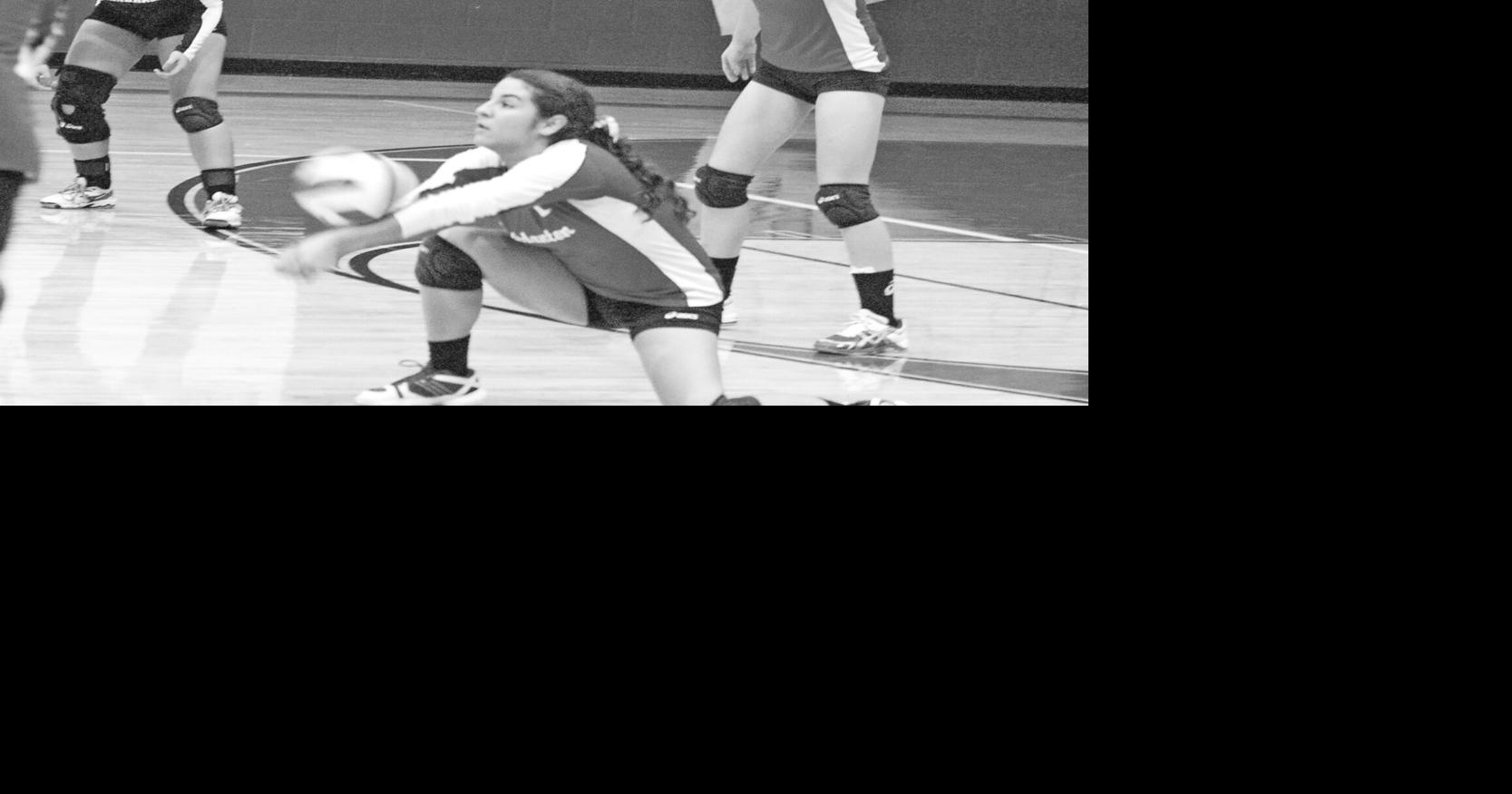 Squaws victorious in district openers | Sports | pleasantonexpress.com