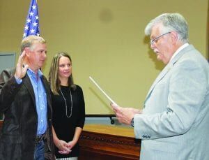 Gillespie sworn in as commissioner | News | pleasantonexpress.com
