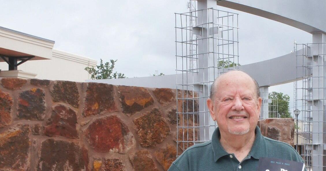 Hull book signing | Life & Entertainment | pleasantonexpress.com