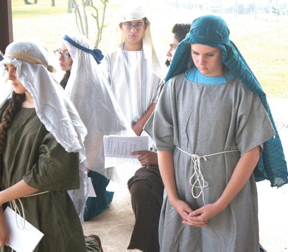 ST. MATTHEW YOUTH PRESENT STATIONS OF THE CROSS | Life & Entertainment | pleasantonexpress.com