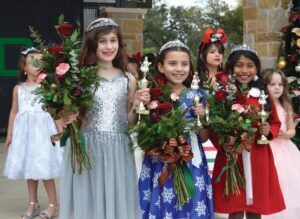 KINSLEY CHAIN CROWNED LITTLE MISS MERRY ON MAIN QUEEN | Life ...