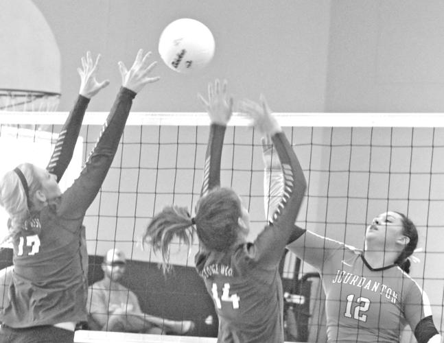 Squaws win first tournament of year | Sports | pleasantonexpress.com