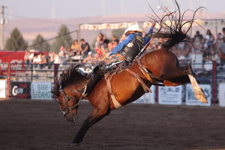 Statler Wright leads saddle bronc riding after first night of War ...