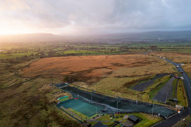 Photos of a plastic ski slope in Britain | Pro Sports | postregister.com
