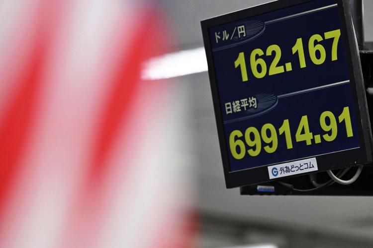 Most US stocks rise, but drops for tech keep Wall Street in check ...