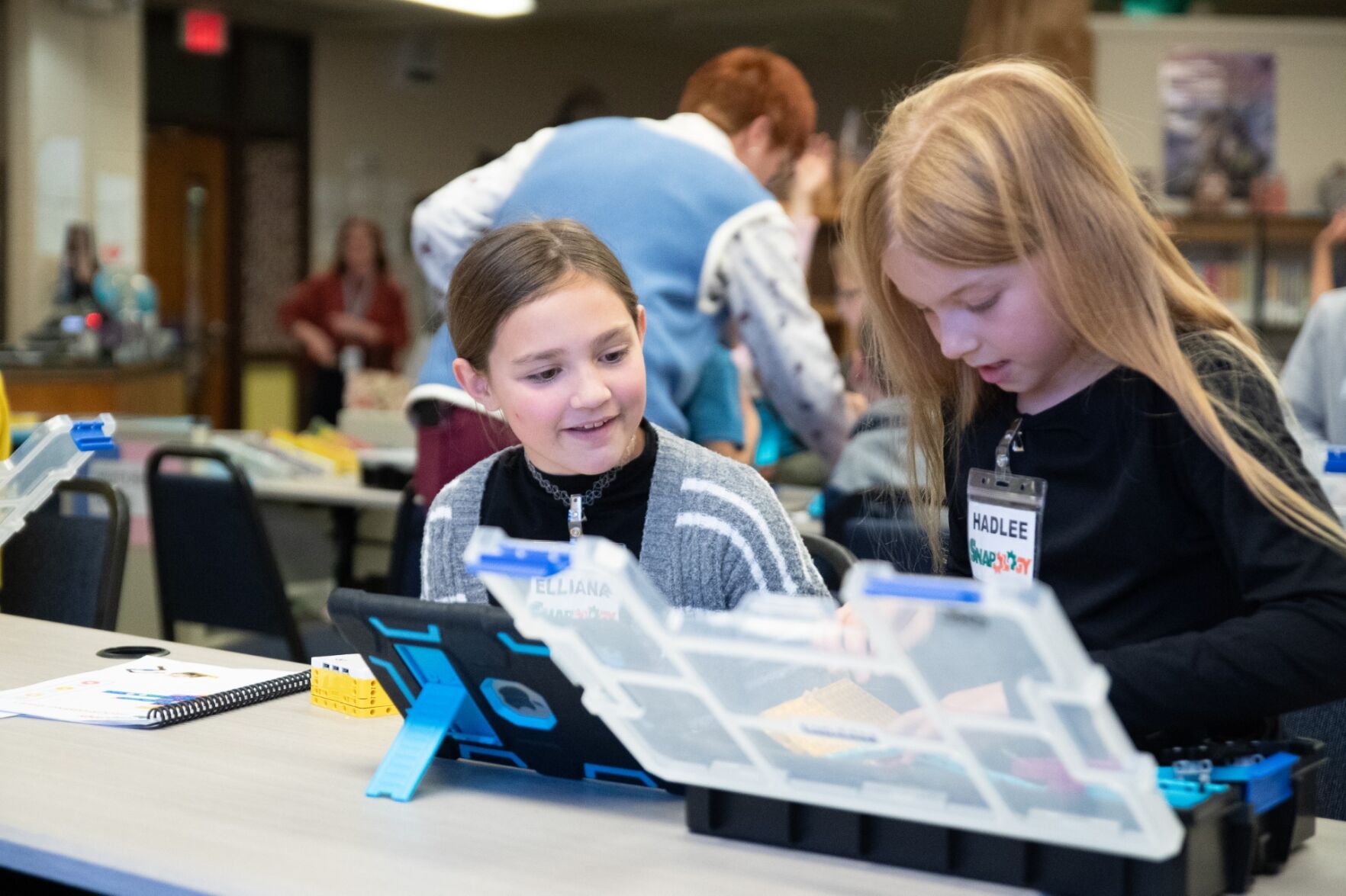 D91 students build and code LEGO robots in new Snapology program ...