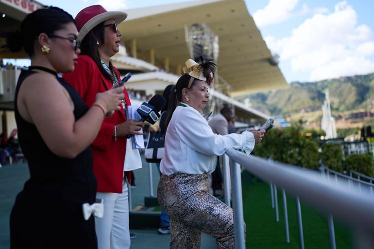 Photos of the 56th Jockey Challenge at Rinconada racetrack in Venezuela ...