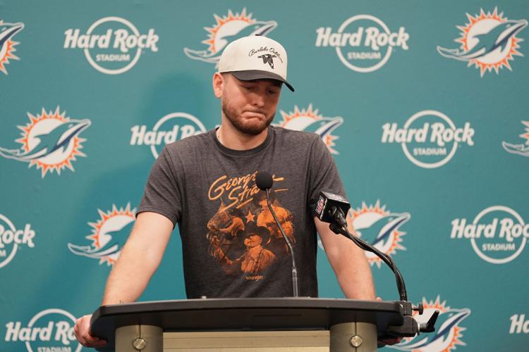 Dolphins' Mike McDaniel declines to discuss his future after another ...
